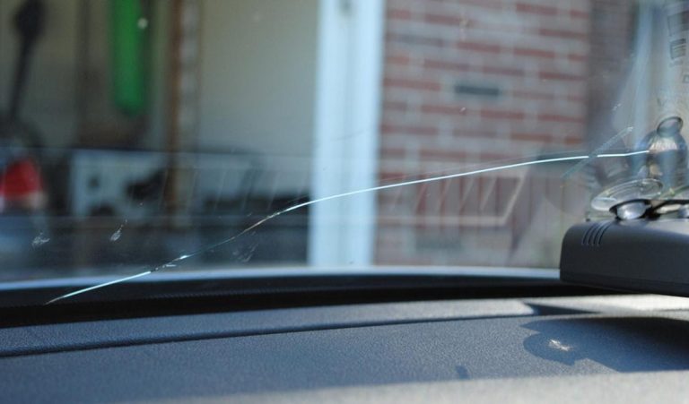 How to Stop a Windscreen Crack from Spreading